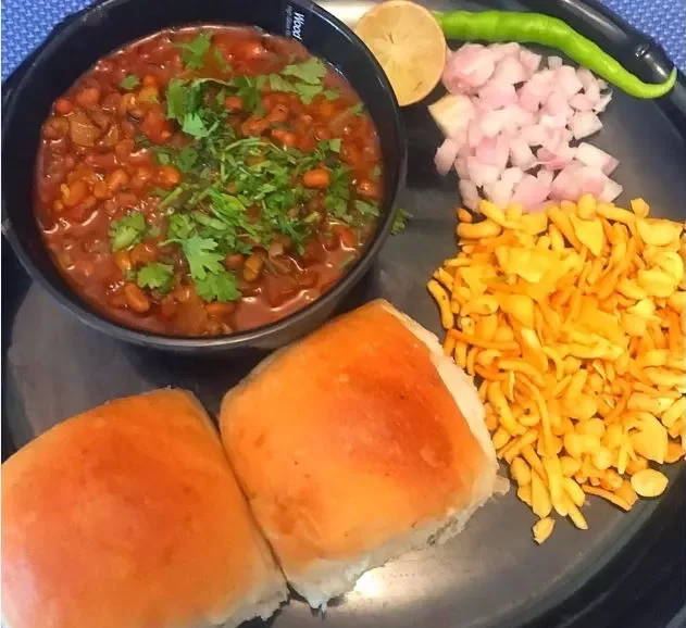 Authentic Misal Pav Recipe: A Taste of Maharashtra - Indian Healthy ...